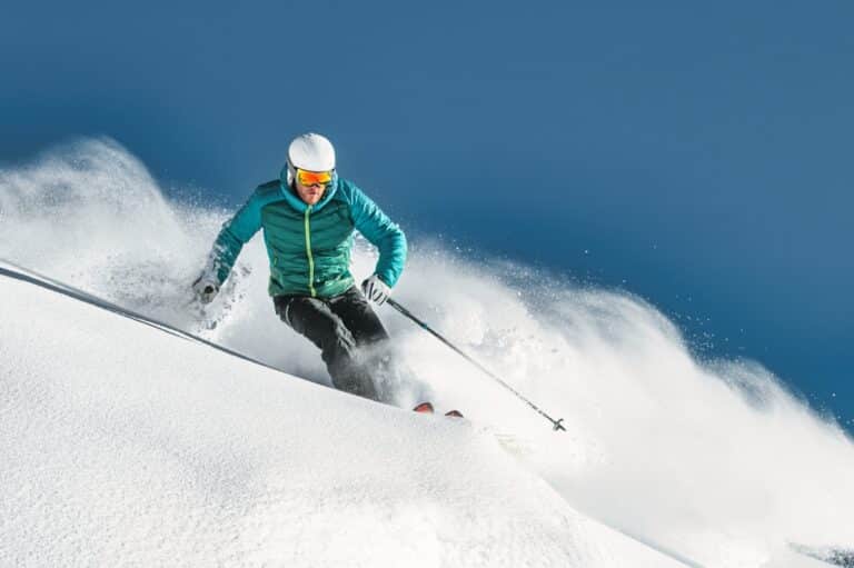 Learn the Correct Skiing Technique for Better Performance